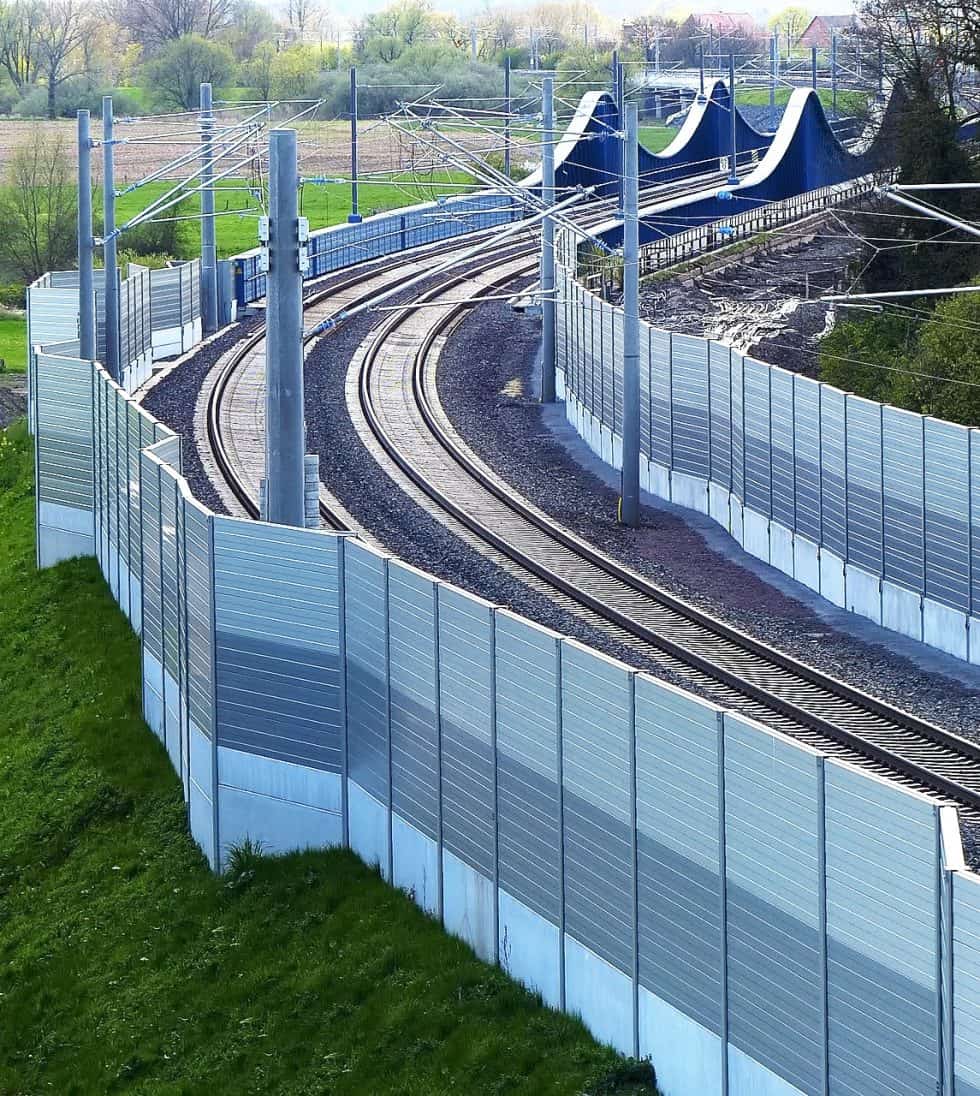 Assembly of noise barriers and stainless steel nets | Montron